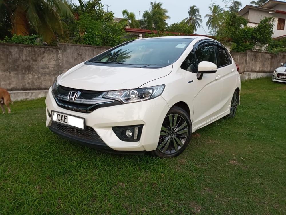 2015 White Honda Fit 4dr Petrol Hatchback for sale for Rs. 4,575,000 in ...