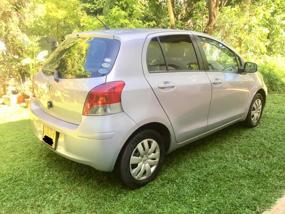 2009 Purple Toyota Vitz 4dr Petrol Hatchback for sale for Rs. 5,525,000 ...